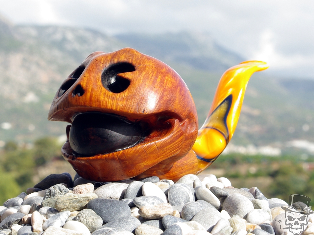 Briar Wood Tobacco Pipe PacMan Skull by Oguz Simsek - Fine Art Pipes